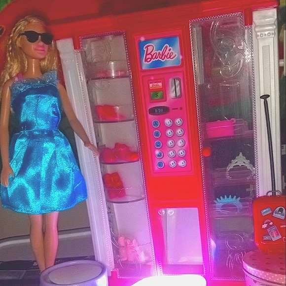 Barbie | Toys | Barbie Vending Machine Really Rotates | Poshmark